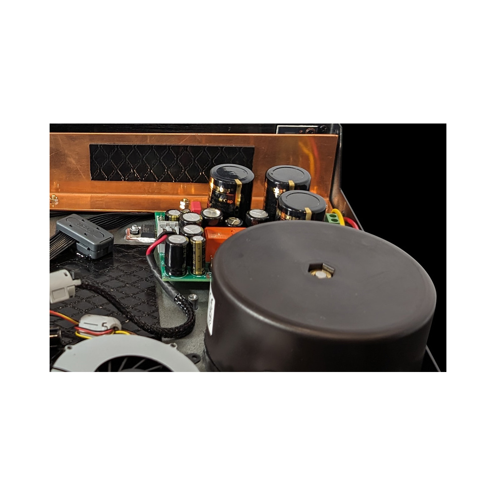 R_VOLUTION PLAYER ONE 8K AUTHENTIC CINEMA SIGNATURE EDITION